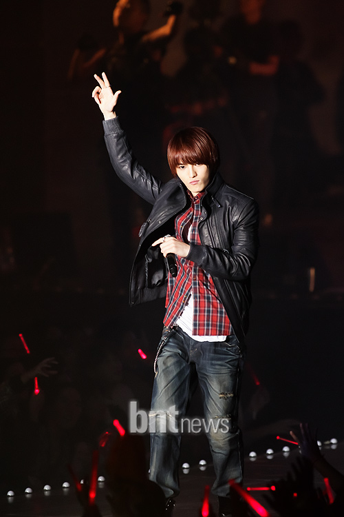 [포토] JYJ 재중 '오늘 한번 놀아보자~' | bnt뉴스