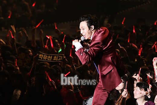 [포토] 무대를 장악하는 카리스마 'JYJ 유천' | bnt뉴스