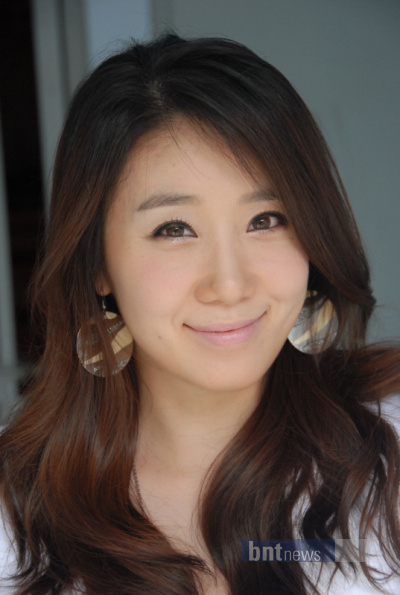 LPG 전 맴버 허윤아, 기업인 J씨와 핑크빛 열애 중! | bnt뉴스