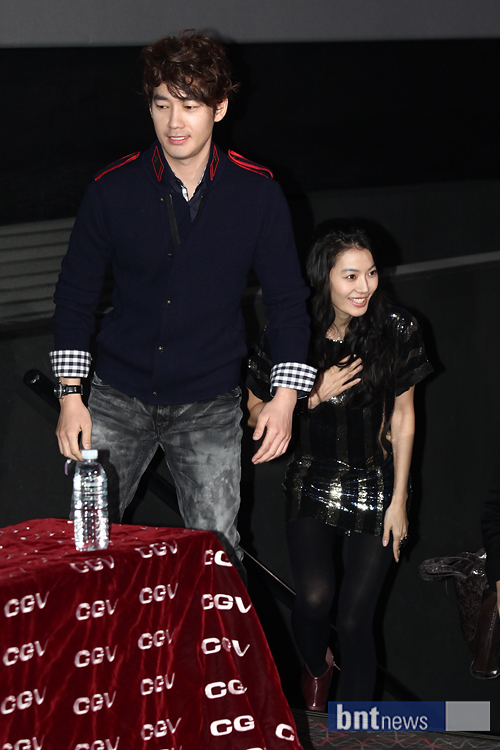 [포토] 박재정-윤소이 '환한 미소 지으며 입장~' | bnt뉴스