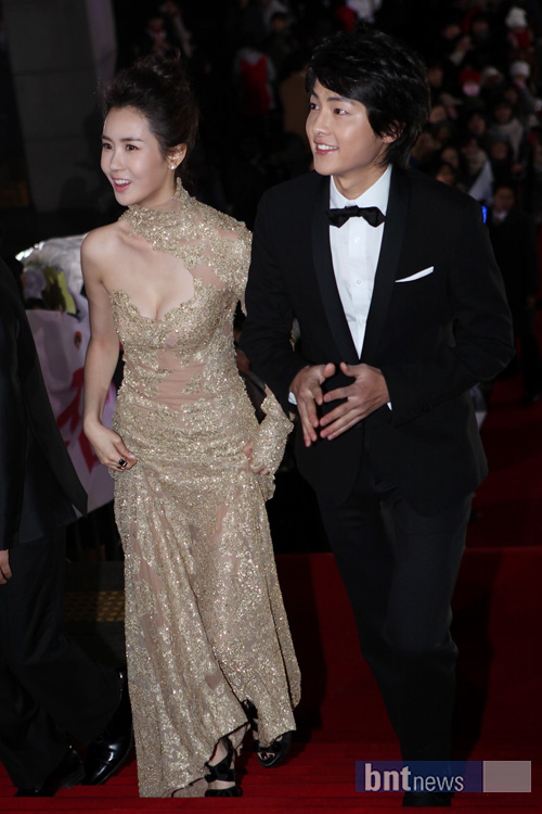 [포토] 2010 KBS 연기대상 '이다해, 송중기 은근 어울리네~' | bnt뉴스