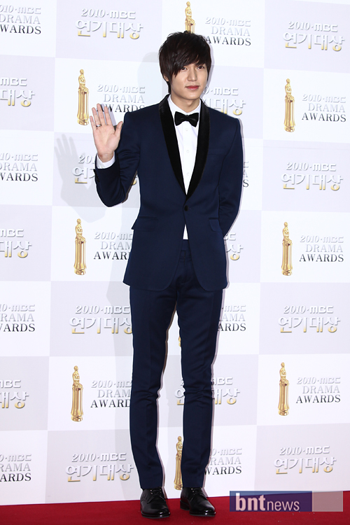 [포토] 2010 MBC 연기대상 '이민호, 우월한 비율 여전해~' | bnt뉴스