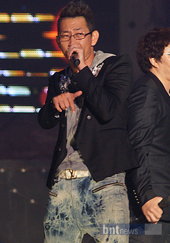 [인터뷰] 가요계의 악동에서 대표 '삼촌돌'로 급부상한 DJ DOC 김창렬 ① | bnt뉴스