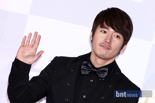 [포토] 2010 KBS 연기대상 '대상 후보 장혁의 여유있는 미소' | bnt뉴스