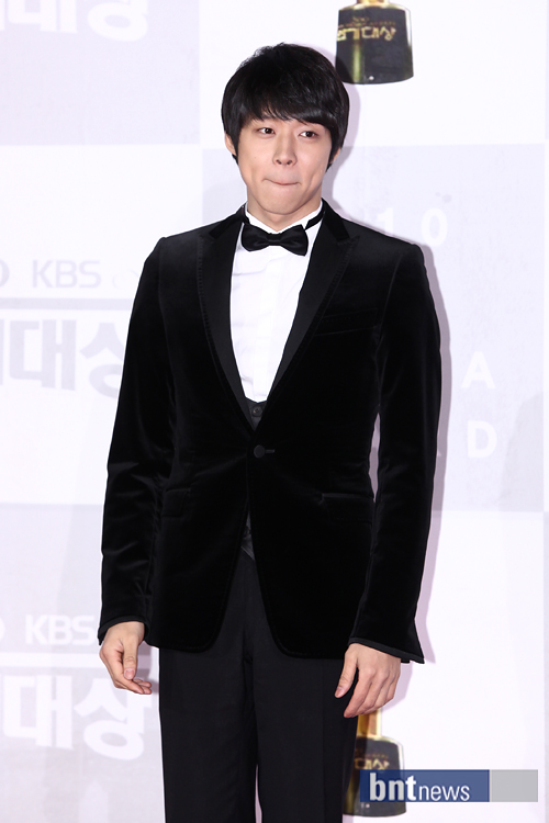 [포토] 2010 KBS 연기대상 '박유천, 신인상 쑥스러워~' | bnt뉴스