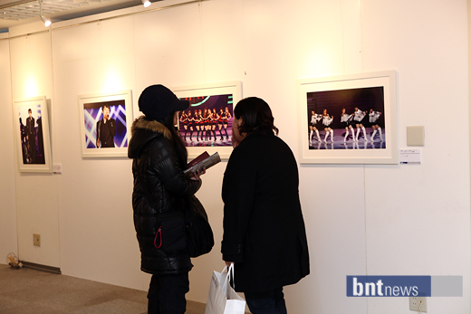 [포토] 2010 bnt뉴스 보도사진전 '소녀시대-카라 좋아요!' | bnt뉴스