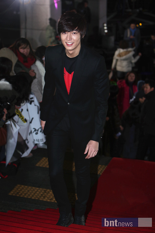 [포토] 2010 KBS 연기대상 이민호 '오늘 포인트는 레드!' | bnt뉴스