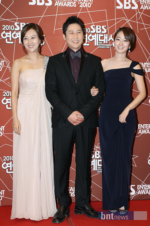 [포토] 장윤정-신동엽-박선영 아나 '2010 SBS 연예대상과 함께해요' | bnt뉴스