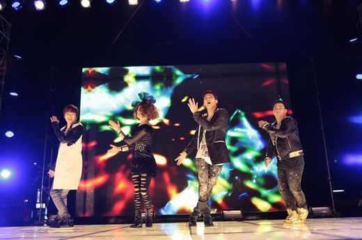 '슈스케' Top4의 4인4색 '갤럭시탭송' 공개 - 존박 향후 소속사는 어디? | bnt뉴스