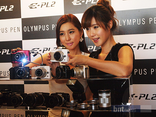 올림푸스 PEN E-PL2', 女心 설레게 하는 예쁘고 스마트한 카메라 | bnt뉴스