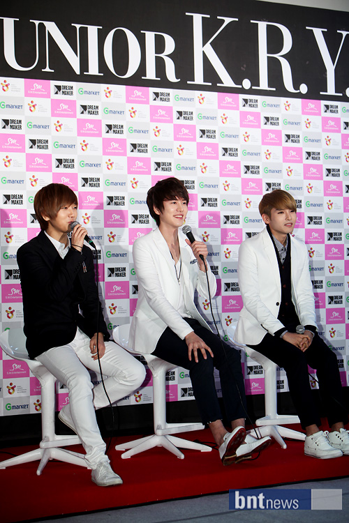 [포토] 슈퍼주니어 K.R.Y '저희 셋 목소리가 잘 어울려요' | bnt뉴스