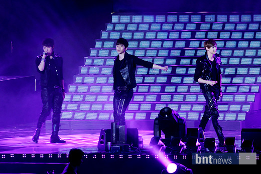 [포토] 2PM 준수-준호-닉쿤 '무대에선 자유롭게~' | bnt뉴스