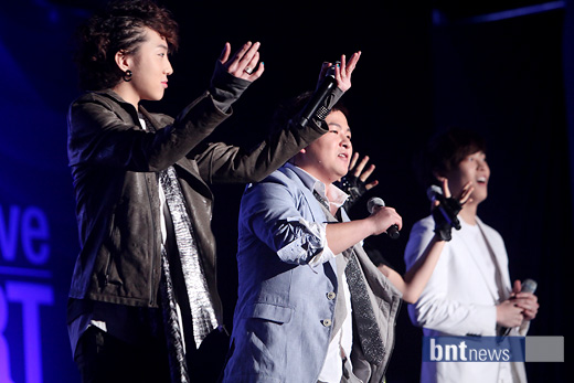 [포토] 슈스케 TOP4 '모두 소리질러~!' | bnt뉴스