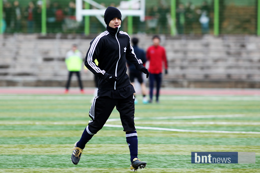 [포토] 'FC MEN' 김현중 '시합전 몸풀기는 기본~' | bnt뉴스