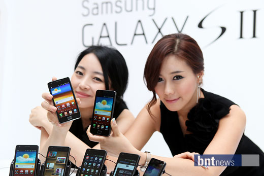 [포토] '갤럭시S2 한국에 첫 선 보이다!' | bnt뉴스