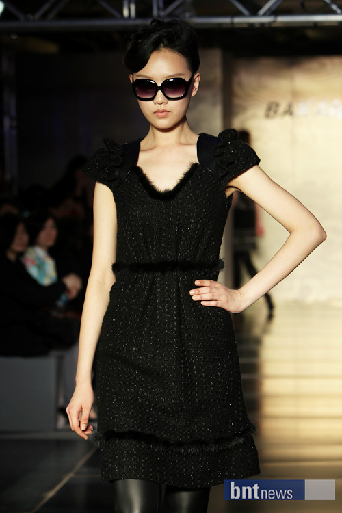 [포토] 올 가을엔 트위드 소재 원피스로 우아하게~ | bnt뉴스