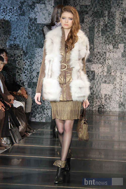 [포토] 올 겨울, 금빛으로 따뜻하고 우아하게~ | bnt뉴스