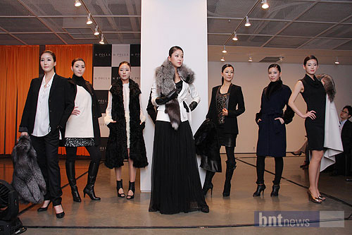 [포토] 엠포라 2011 F/W 패션쇼, 40대 여성을 위한 젊은 감성 선보여 | bnt뉴스