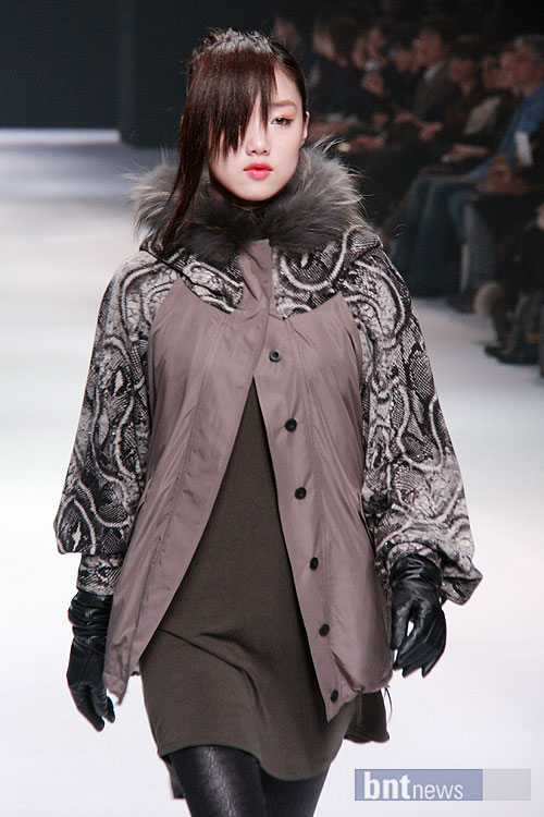 [포토] 홍은주 디자이너의 소프트 아방가르드 스타일링~ | bnt뉴스