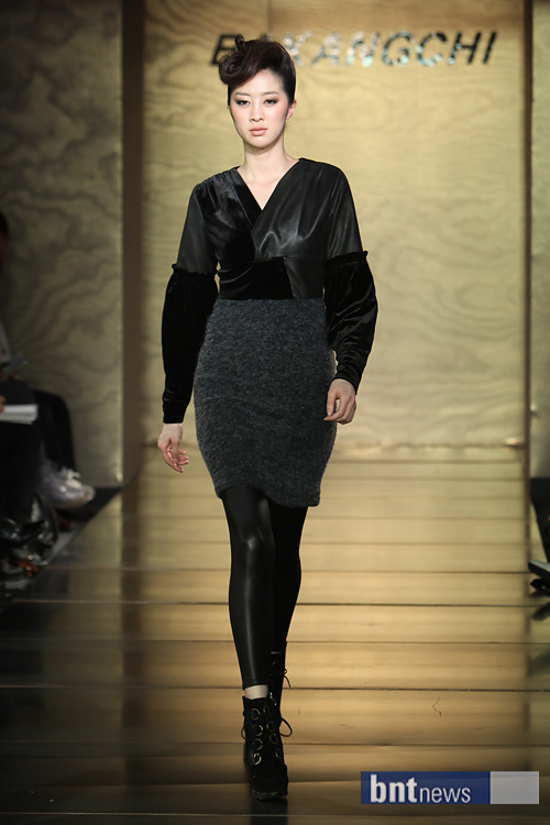 [포토] 시크한 비대칭 라인으로 특별하게~ | bnt뉴스