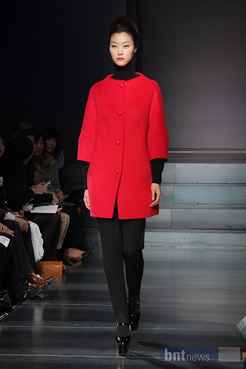 [포토] SFAA F/W 컬렉션, 신장경 디자이너의 '단순의 미학~' | bnt뉴스