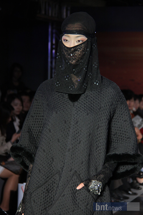 [포토] 김동순 울티모, 블랙의 신비로운 매력 발산~ | bnt뉴스