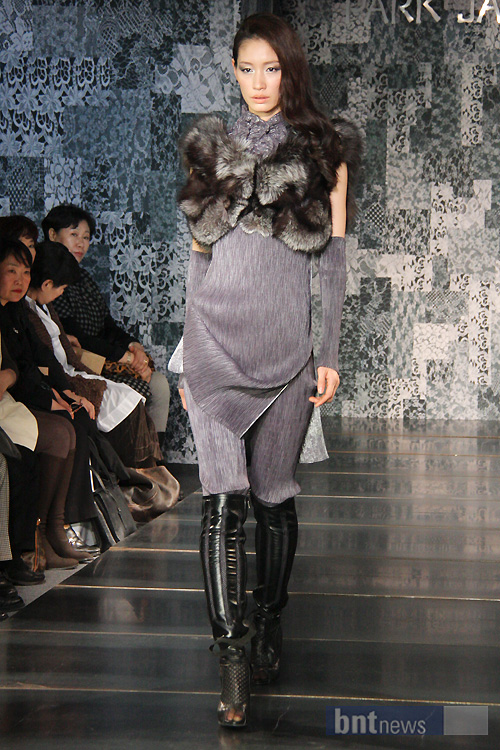 [포토] 박재원 디자이너, '도시 속 女心' | bnt뉴스