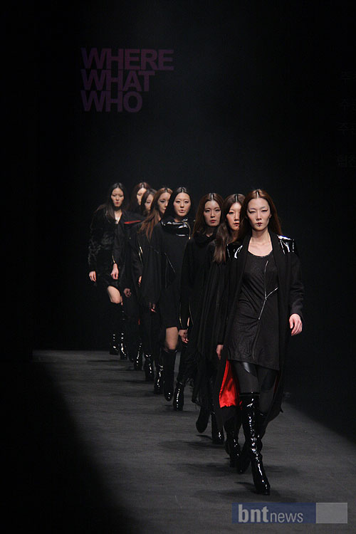 [포토] 중국 듀오 디자이너 브랜드 웨어왓후 F/W 컬렉션 선보여~ | bnt뉴스
