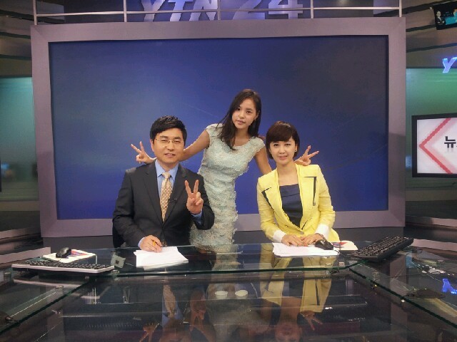 민효린, YTN 앵커들과 함께한 다정사진 공개 | bnt뉴스