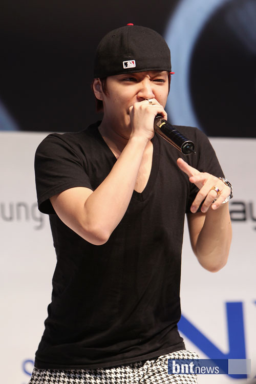 [포토] 슈프림팀 쌈디 '너무 신나 랩이 술술술~' | bnt뉴스