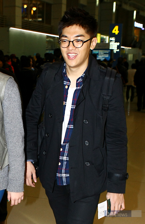 [포토] 'MAMA 공항패션' 이건율 '똘똘이 스머프 닮았네' | bnt뉴스