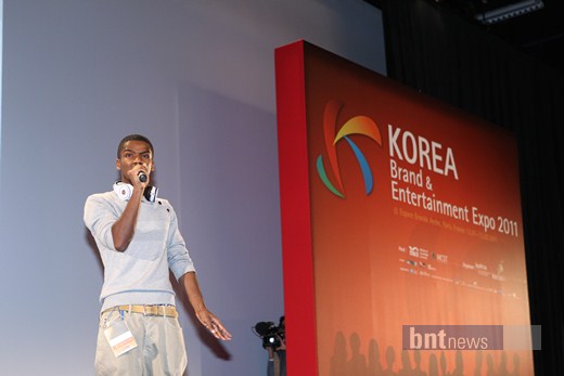 [포토] 'KBEE 2011' 오디션 참가자 정확한 가사전달 '연습 많이 했어요' | bnt뉴스