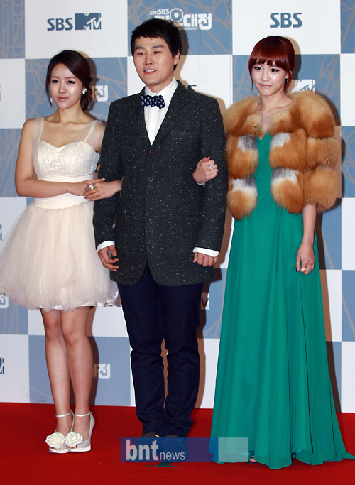 [포토] 'SBS가요대전' 변기수-서효명-지율 '빛나는 MC' | bnt뉴스