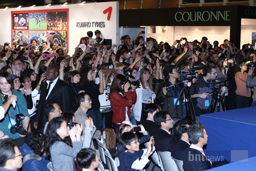 [포토] 'KBEE 2011' 시크릿 쇼케이스, 전효성 부상 투혼 | bnt뉴스