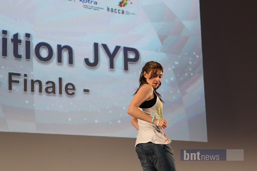 [포토] 'KBEE 2011' 오디션 참가자, 안무는 과감하게 표정은 수줍게~ | bnt뉴스