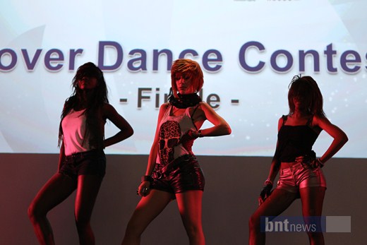 [포토] 'KBEE 2011' 미녀 3인방 'Music start!' | bnt뉴스