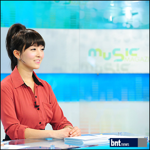 [포토] '뮤직매거진 MC' 김효연, 아나운서 뺨치는 미모 | bnt뉴스