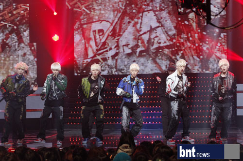 [포토] B.A.P '남자답고 터프한 퍼포먼스' | bnt뉴스