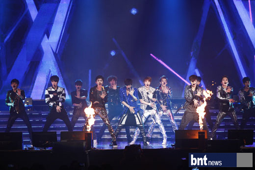 [포토] SM신인그룹 EXO '타이틀곡 MAMA 공개' | bnt뉴스