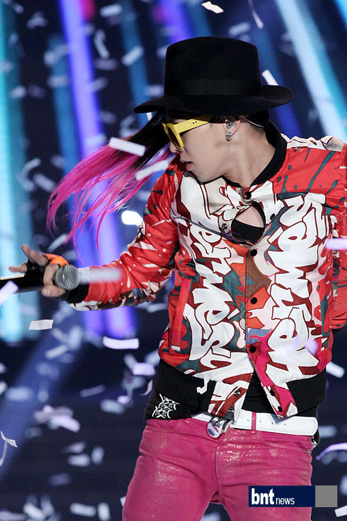 [포토] 빅뱅 GD, 포인트는 휘날리는 핑크 머리~ | bnt뉴스