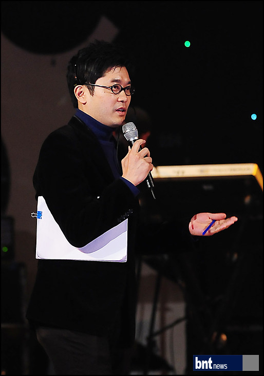 [포토]'유앤아이' 연출하는 이호석 SBS PD | bnt뉴스