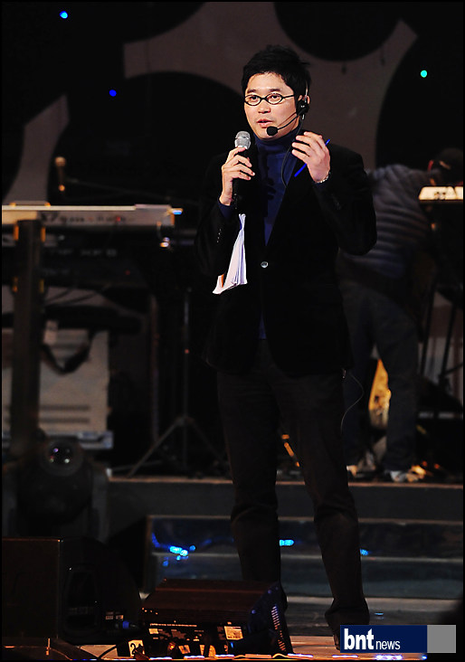 [포토]'유앤아이' 연출하는 이호석 SBS PD | bnt뉴스