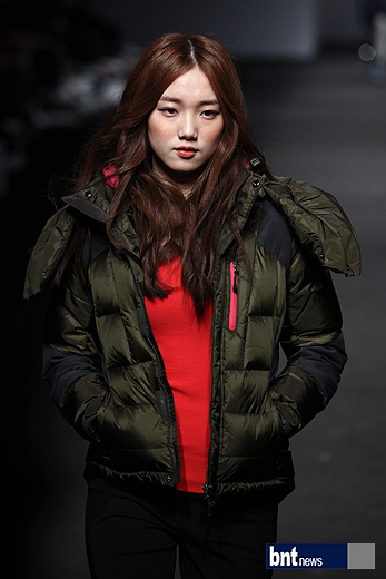 [bnt포토] 'F/W 서울패션위크' 겨울에 빠질 수 없는 패딩 점퍼 | bnt뉴스