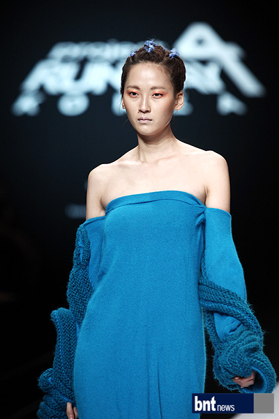 [bnt포토] 톱모델 혜박의 드레스를 만든 '프런코4' top3 디자이너는 누구? | bnt뉴스