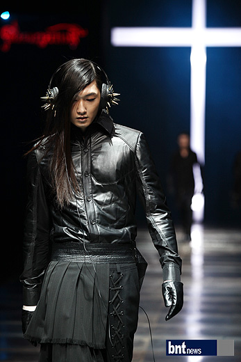 [bnt포토] 레쥬렉션이 선보이는 F/W 블랙 락시크 | bnt뉴스