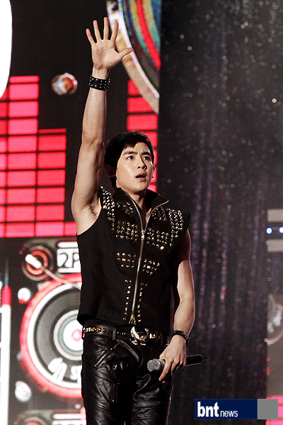 [bnt포토] '드림콘서트' 2PM 닉쿤, 팬들 향해 '저 잘 보이나요~' | bnt뉴스