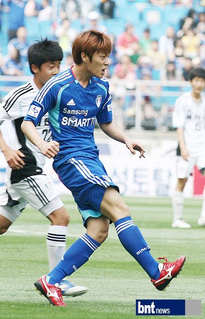 [bnt포토] 'FC MEN' 축구하는 짐승돌 비스트'윤두준' | bnt뉴스