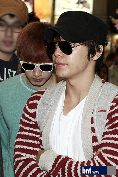 [bnt포토] 슈퍼주니어 은혁-동해, 공항패션에 선글라스는 필수 | bnt뉴스