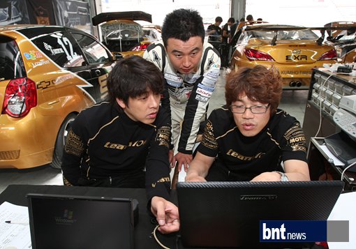 류시원의 'EXR TEAM106', 슈퍼레이스 2차전서 부진 | bnt뉴스