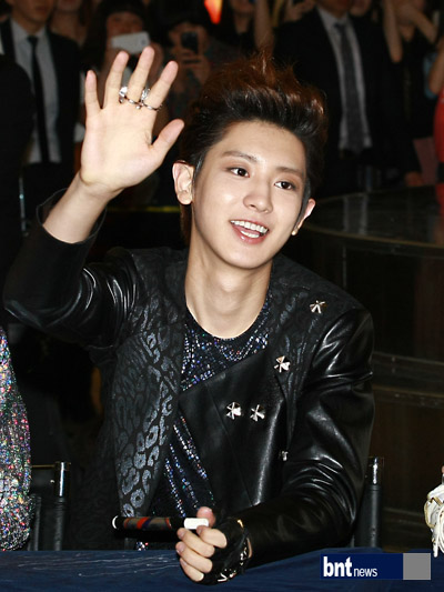 [bnt포토] EXO-K 찬열 '팬들과의 만남 너무 신나요~' | bnt뉴스